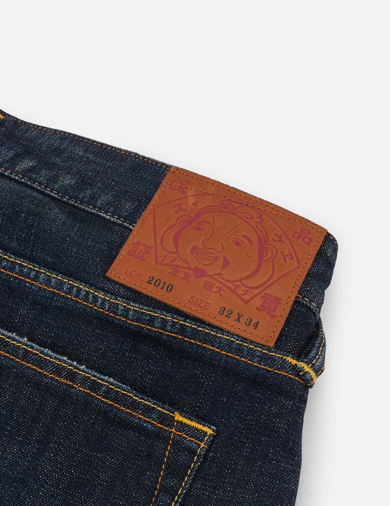 マルチポケット ダークトーン ウォッシュド スリムフィットジーンズ #2010 – EVISU